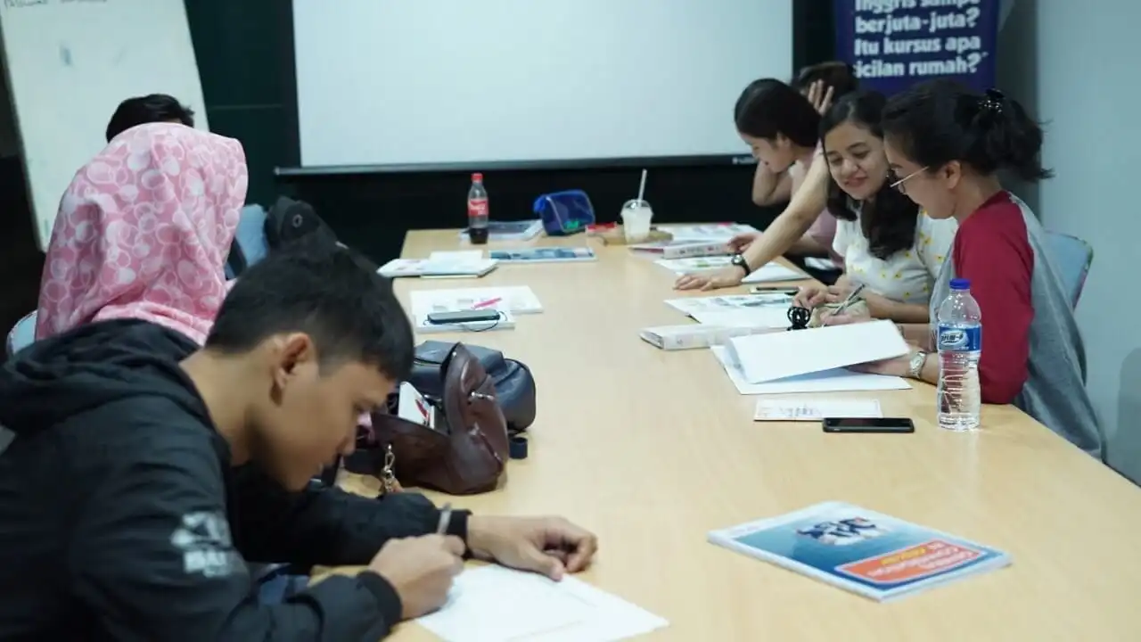 Golden English Mega Bekasi 18 - Golden English Course