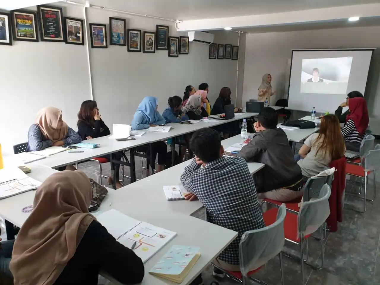 Golden English Tebet 2 - Golden English Course